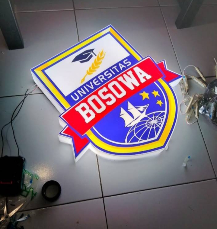 Cetak Neon Box di Makassar Putra Grafika | Call 085 242 566 444